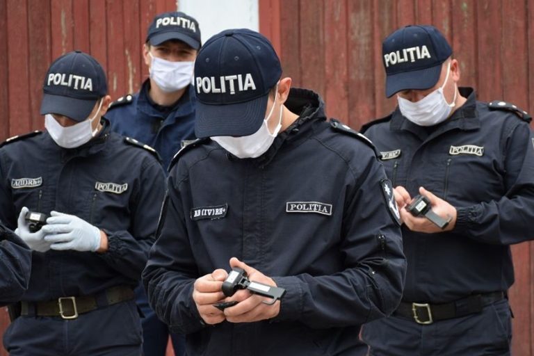 Poliția atenționează părinții că vor fi sancționați dacă copiii lor nu ...