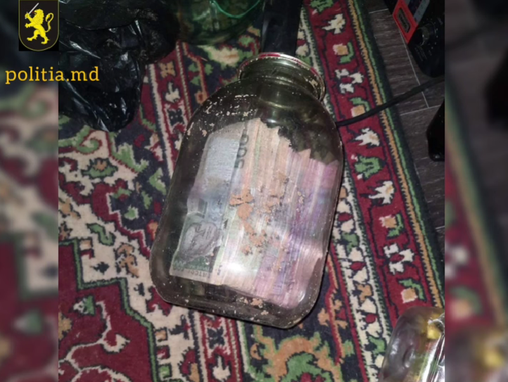 3 milioane de lei au fost ascunse într-un borcan îngropat în beci